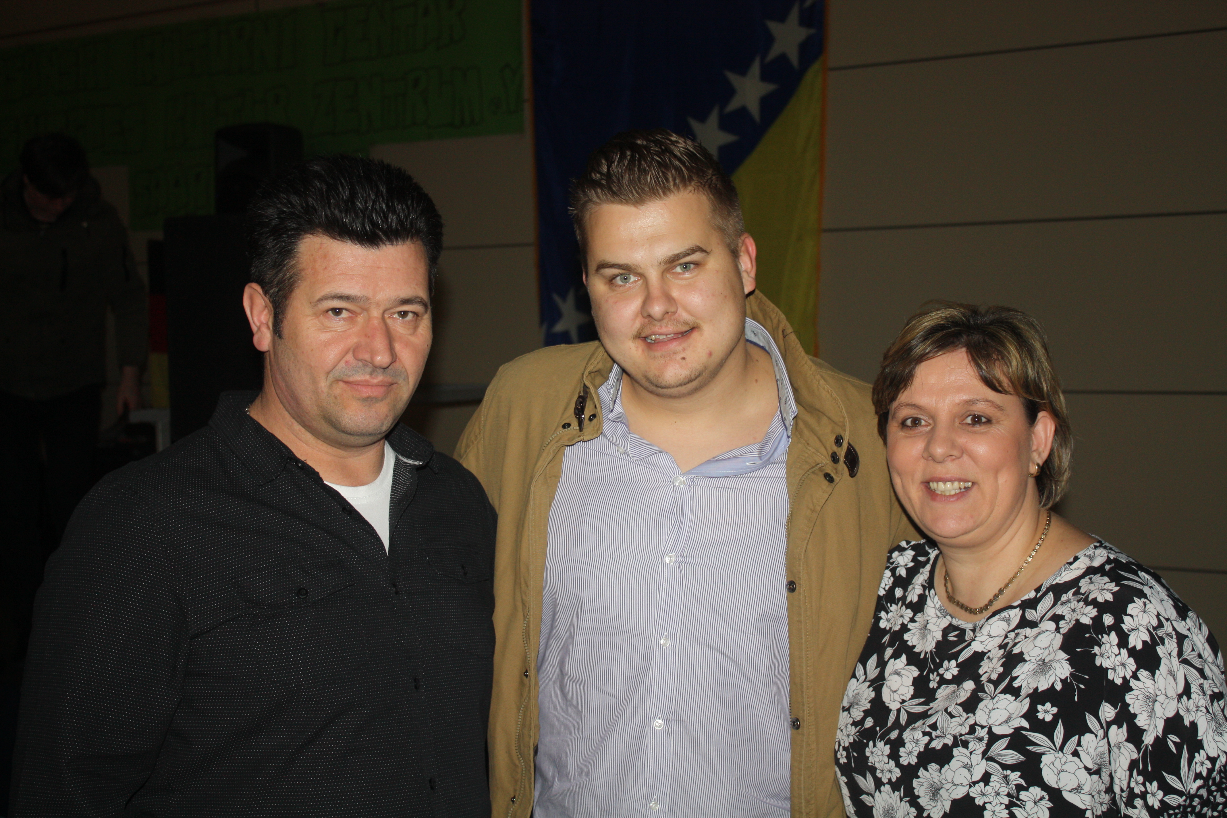 Zabava džemata iz njemačkog grada Sarbrikena: Aldini Bajić djevojčica ...